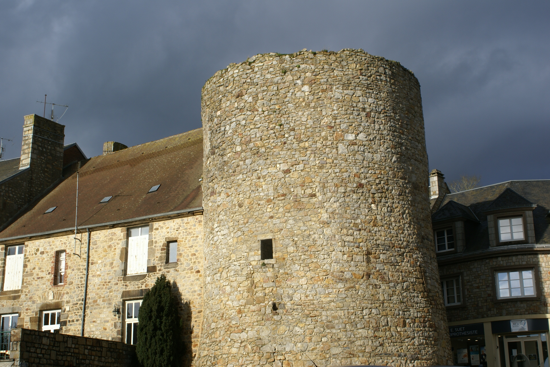 Domfront, a medieval Normandy City - Eco-Gites of Lenault